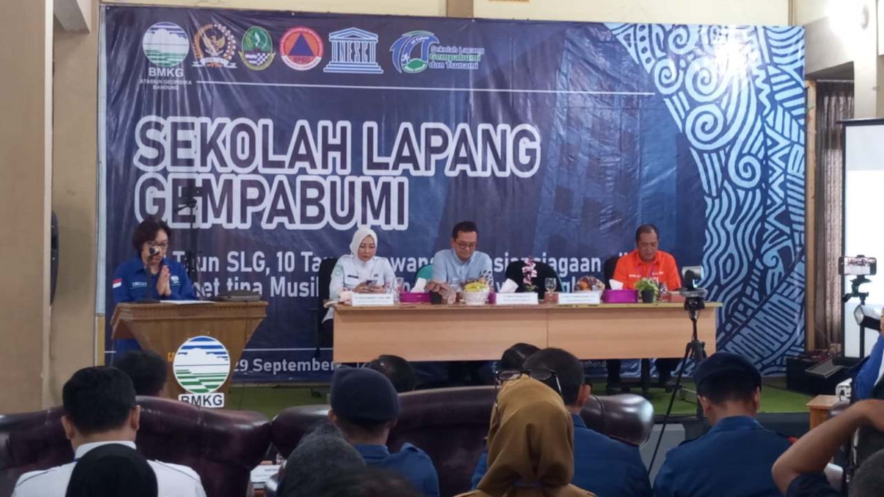 Sekolah Lapang Gempa Bumi dan Tsunami: 10 Tahun BMKG Bangun ...
